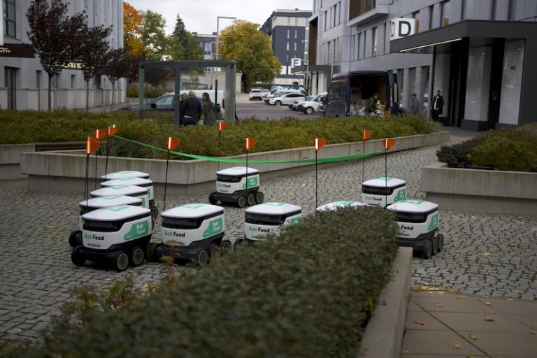 Starship and Bolt launch grocery deliveries by robot