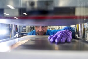 GM and LG to launch manganese-rich LMR battery cells for next-gen ...
