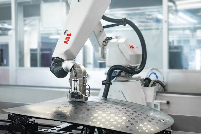 ABB’s PixelPaint enables precision paint jobs at Mercedes-Benz ...