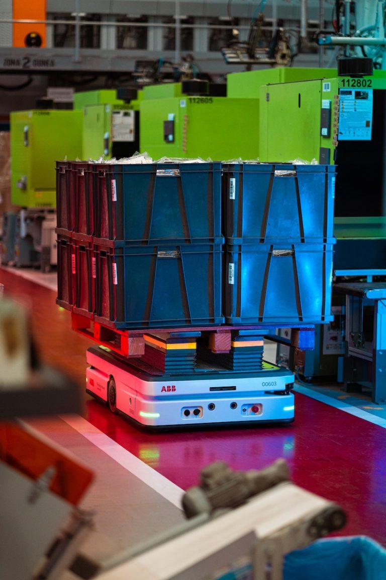 ABB unveils compact AI-powered AMR for 1500 kg payloads at Automatica 2025